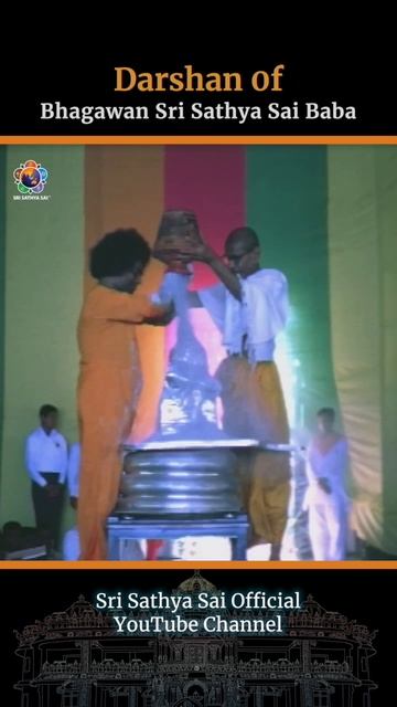 Божественный Даршан Шри Сатья Саи 🙏 Вибхути Абхишекам статуи Ширди🙏