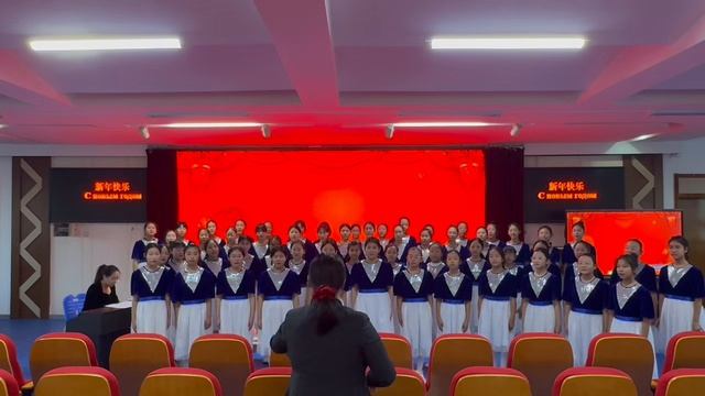 Средняя школа № 39 Харбина с песней «Шёпот»