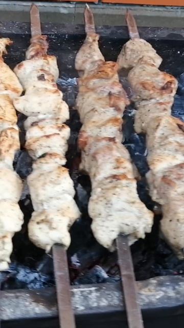 Жарка шашлыка на бездырочном, не глубоком мангале  shorts 144min