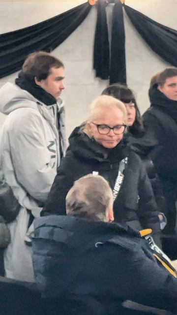 Убитая горем Лариса Долина приехала проститься с Александром Олейниковым