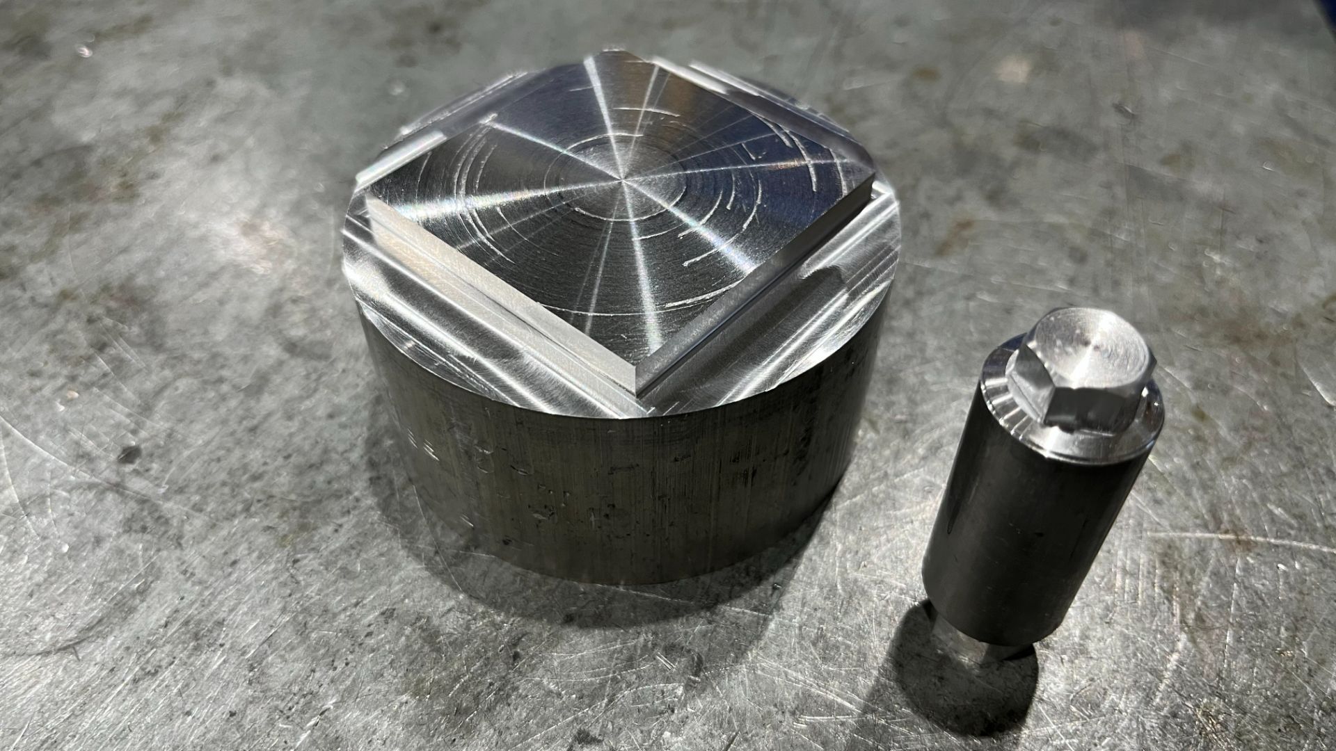 И снова фрезеровка, в этот раз удачно от начала и до конца.