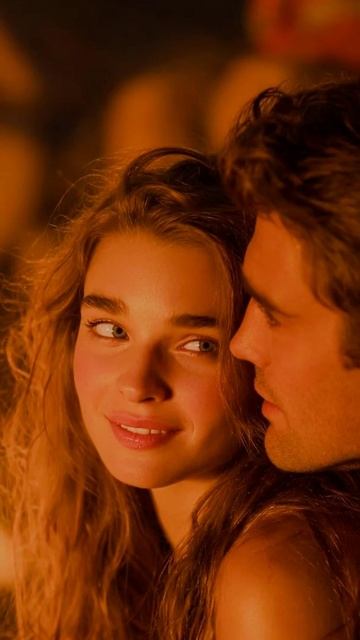 Тихий шёпот в темноте́