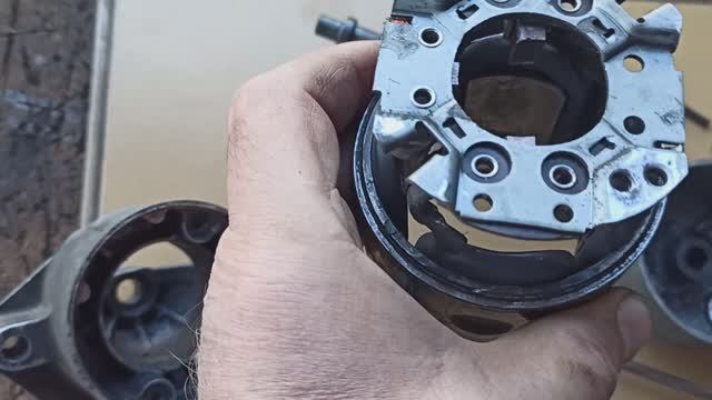 Не крутит старте - меняй щетки.