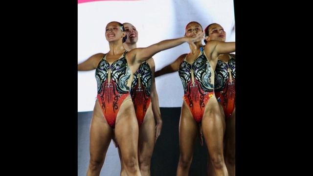 Красивые девушки. Синхронное плавание