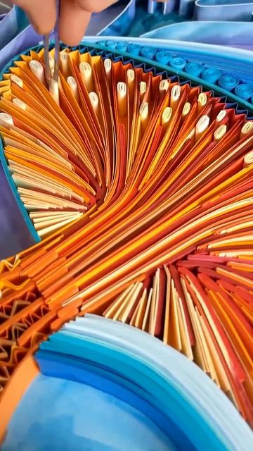 Великолепная работа в технике квиллинг😍