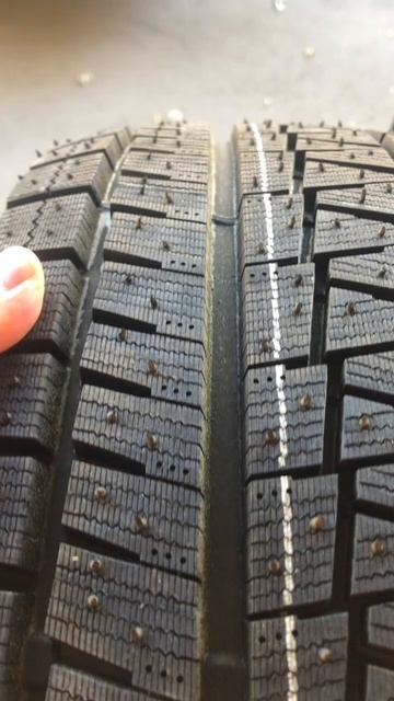 Классические зимние шины Bridgestone Blizzak REVO GZ для суровых зим и любых дорог