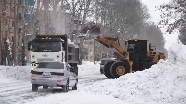 (30.01.2026) В Комсомольске продолжается борьба со снегом