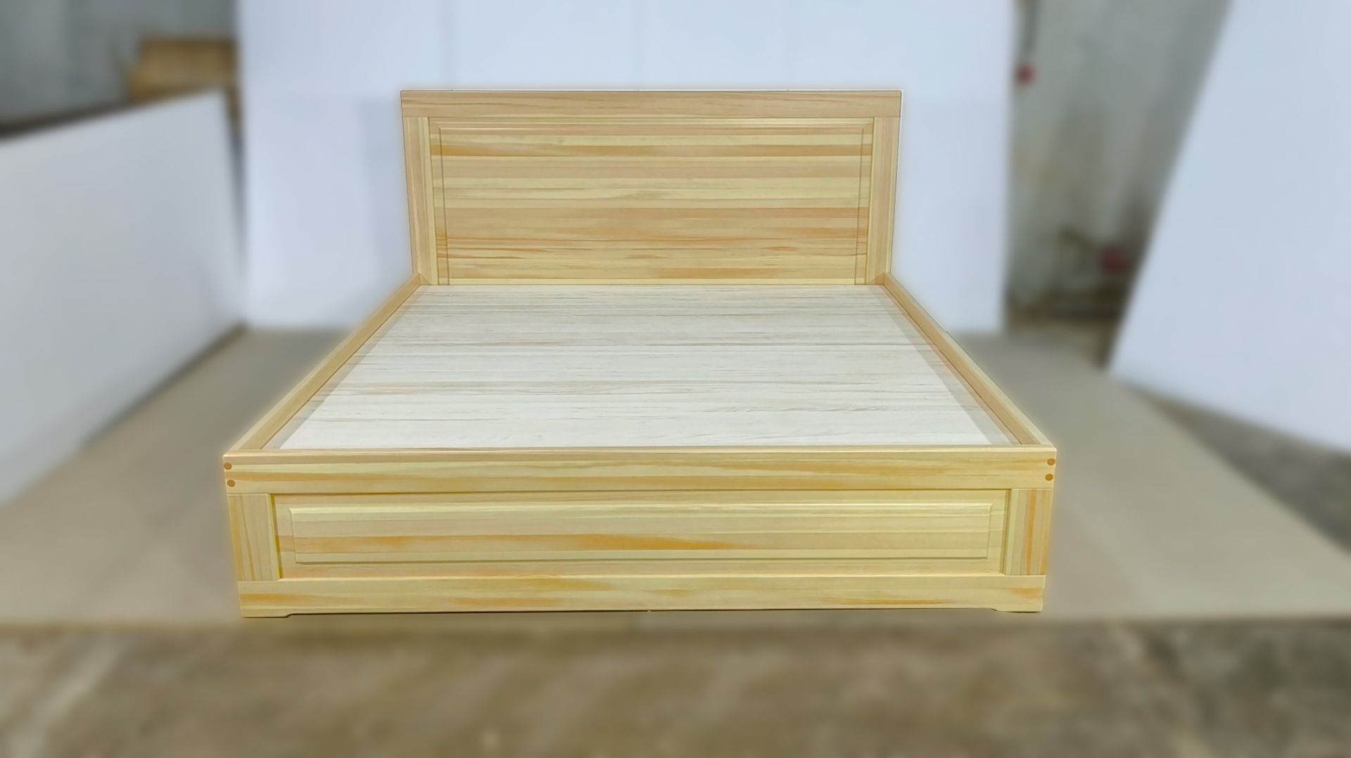 Двухспальная кровать из массива кедра, с четырьмя выкатными ящиками