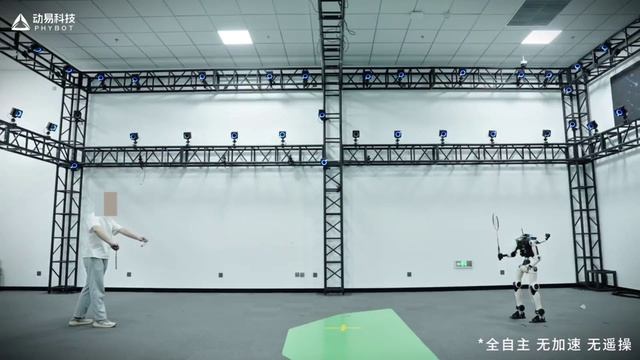 Роботы играют в Теннис