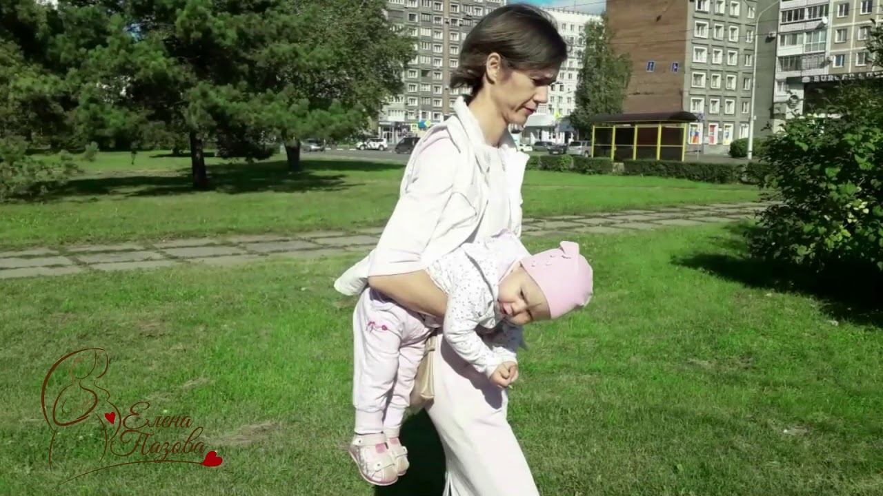 Носим малыша на руках.