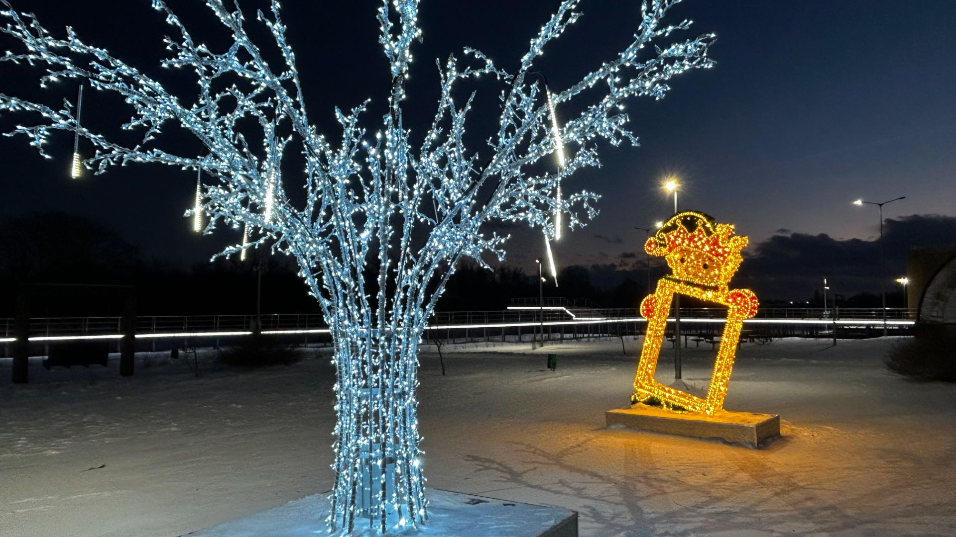 Светодиодное дерево. Уличные декорации.