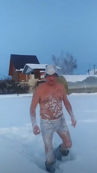 Я купаюсь  в снегу 12.01.2026г