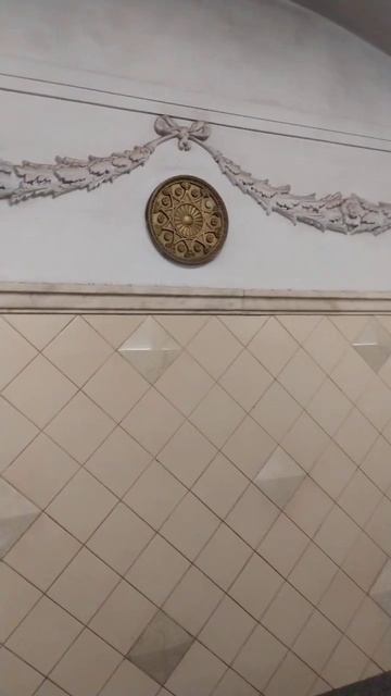 Ст.метро Аэропорт, Москва,Зелёная Линия - интерьер,пассажиры,прибытие-отправление поездов Фрагмент 4