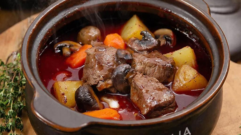 Говядина по-бургундски (Boeuf Bourguignon)