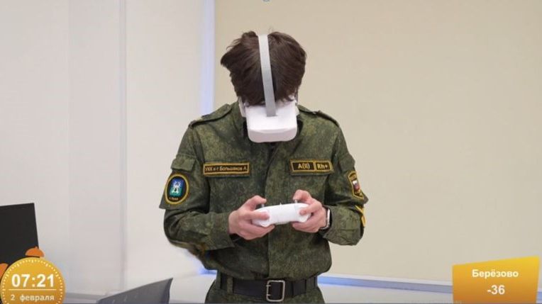 Урайских школьников обучают управлять дронами