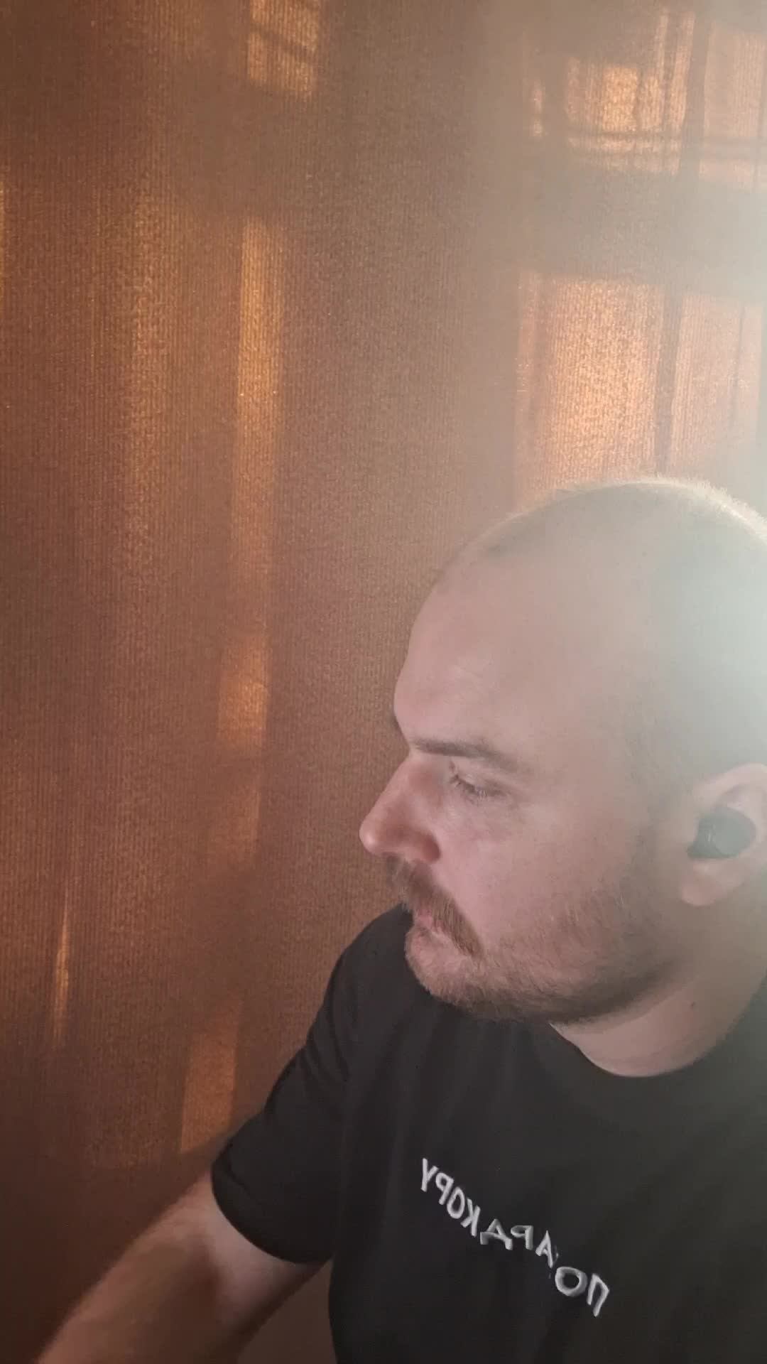 Слушаю треки Олега Шепса