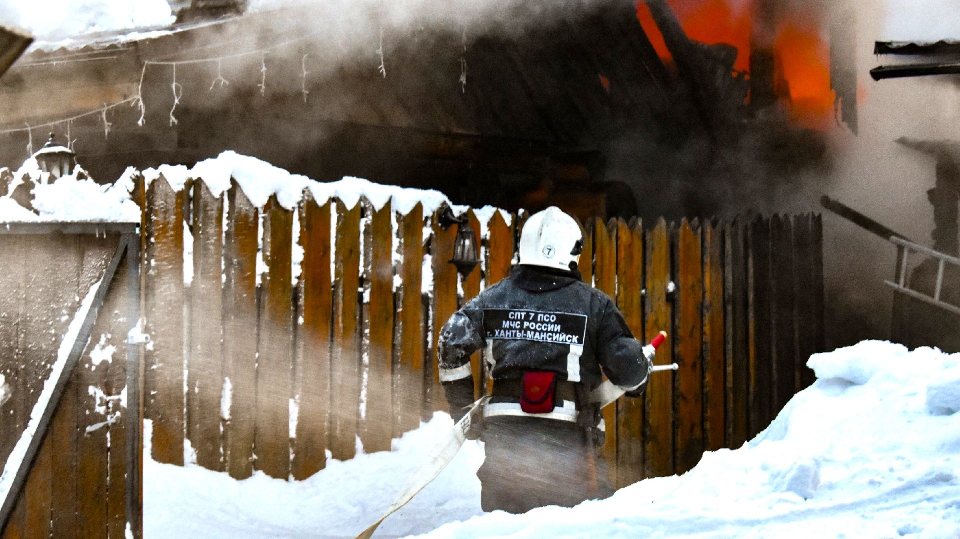 В Югре произошло 98 пожаров из-за неправильного использования печей