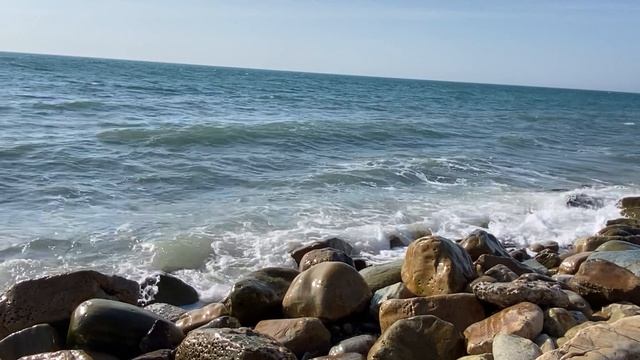 Релакс у моря. Море штормит перед дождем.