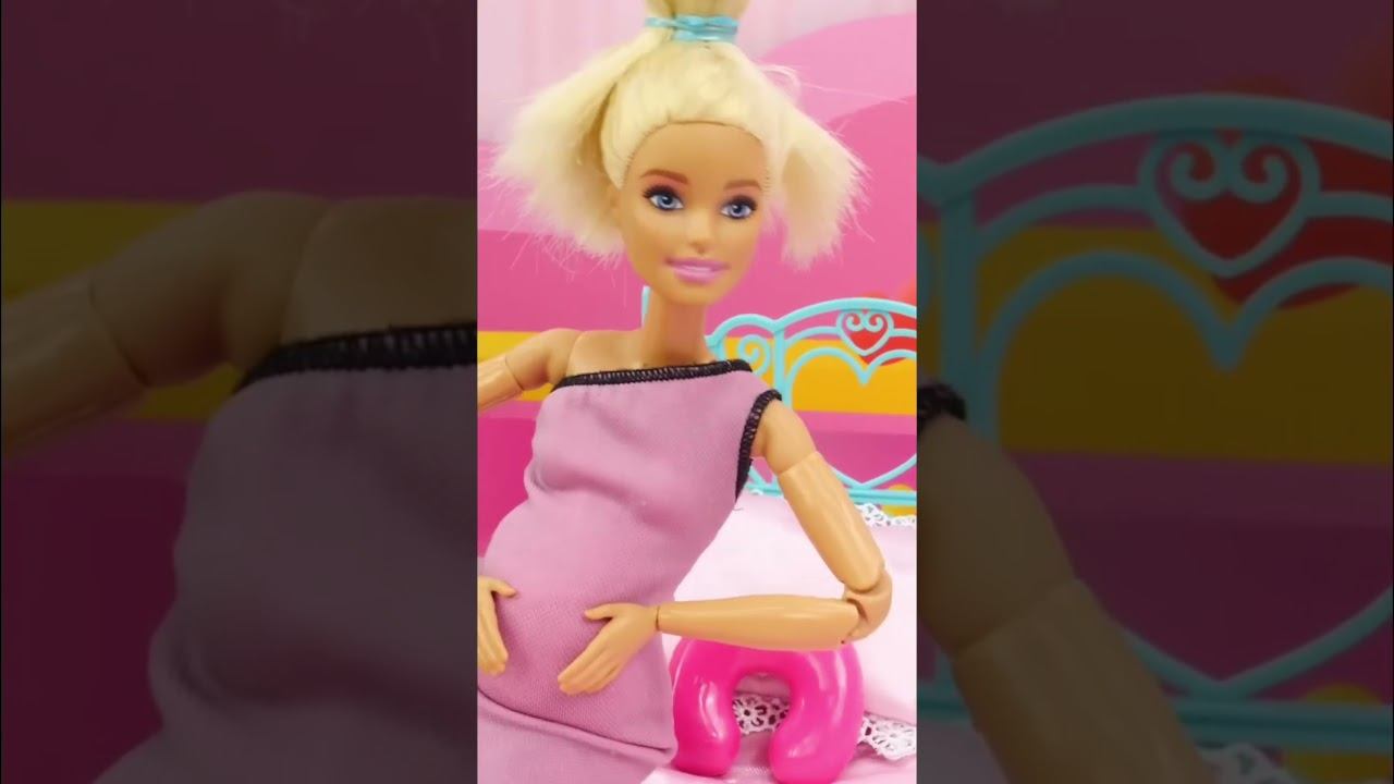 Кормят беременную Барби! Что полезного в её меню? 🍎🤰 #Barbie #длядетей #shorts