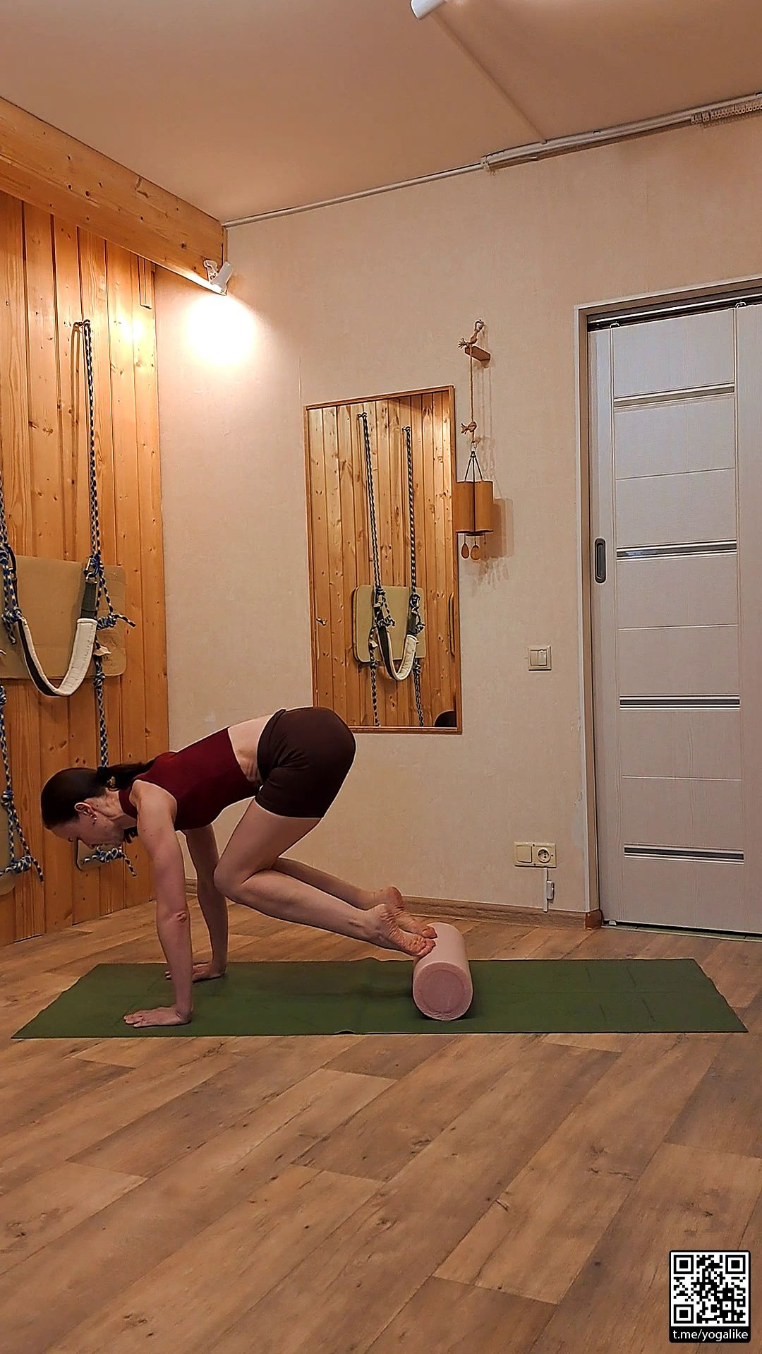 Йога с роллом для тазобедренных суставов. Ольга Гончарова