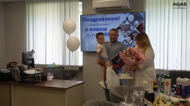 Торжественное вручение ключей семьям в офисе | 2025