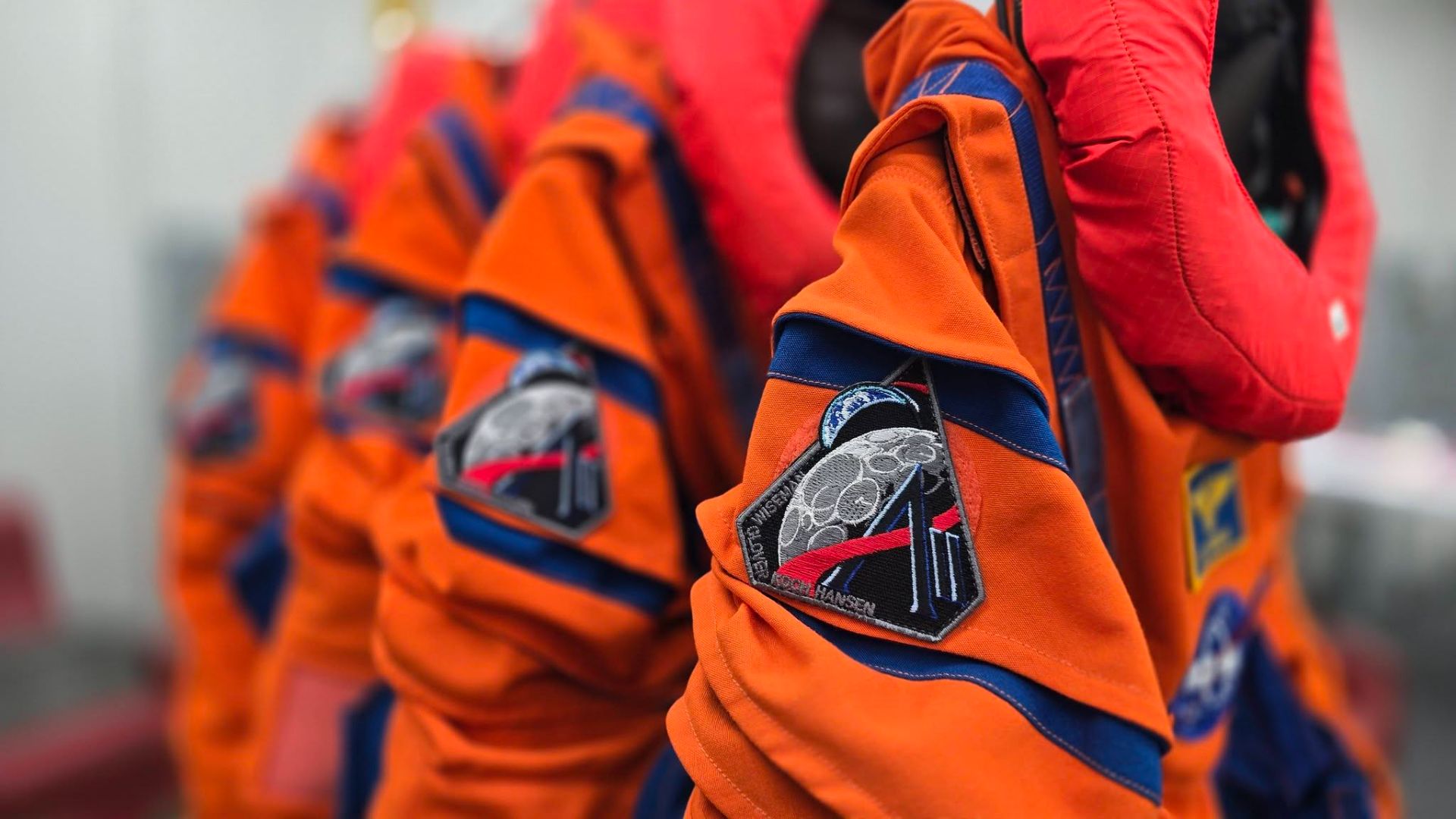 Скафандры для миссии Artemis II, Blue Origin не будет запускать туристов [SD14]