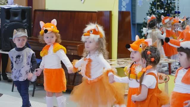 Новогодний утренник в младшей группе 2021г