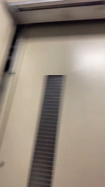 Лифт отказался вести Барецкого из-за «перегрузки» Барецкий подаёт в суд на лифт!