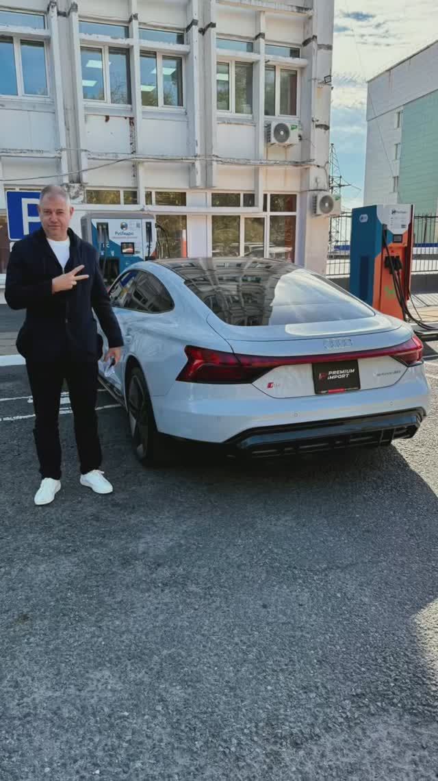AUDI RS e-TRON GT 2022 🇩🇪 Анатолий не любит длинных речей…но его жест говорит больше любых слов👍
