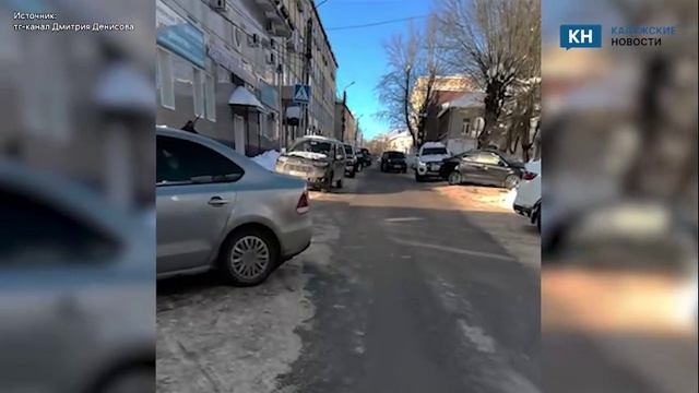 Парковка возле детской поликлиники в Калуге превратилась в испытание