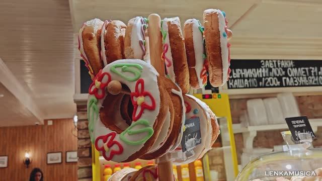 Воронеж. Все пряники в Москве. Гуляем вечером по улицам города в рабочем перерыве перед концертом.