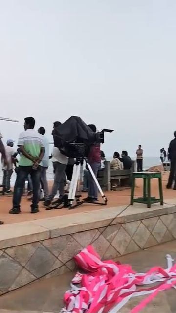 Индия. Набережная г. Пудучерри. Скопление народа.