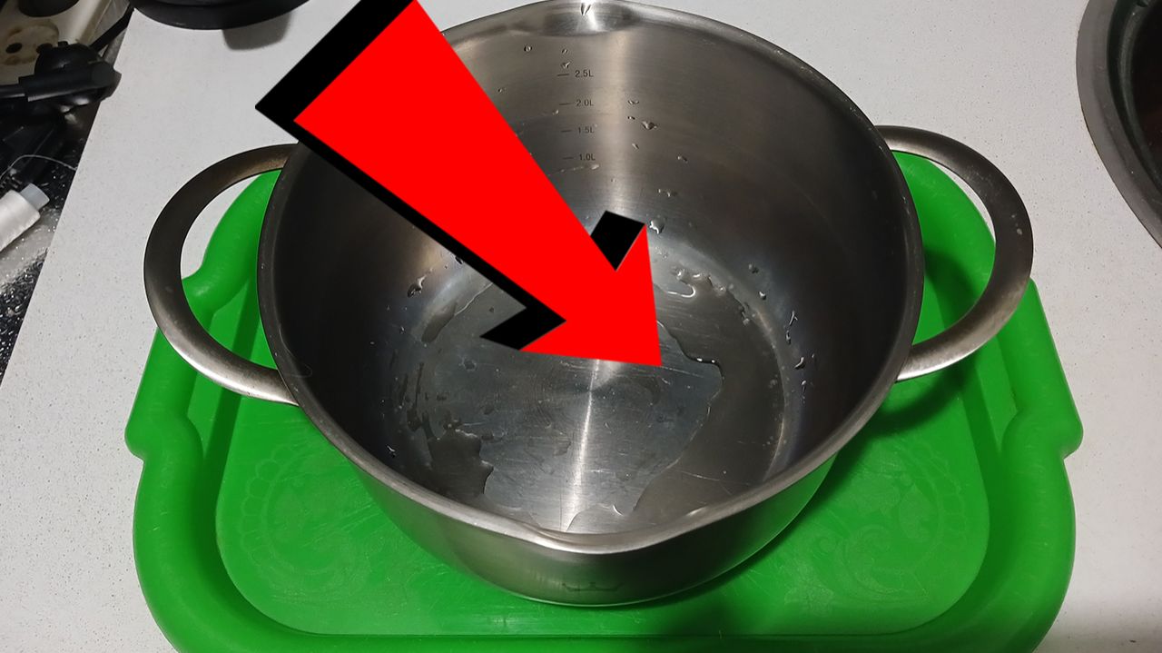 Как очистить кастрюли от жира и нагара За 3 минуты!.......