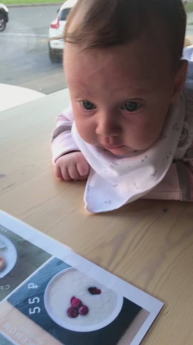 Соня и её первый заказ в кафе