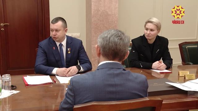 Чăваш Ен Пуçлăхĕ Олег Николаев Раççей Геройĕпе Артур Орловпа тĕл пулчĕ