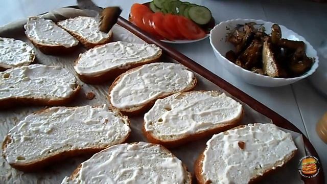 Бутерброды со шпротами, огурцом и помидором