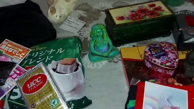 МНОГО  ДАРОВ . ИНГА ХОСРОЕВА . ВЕДЬМИНА ИЗБА.