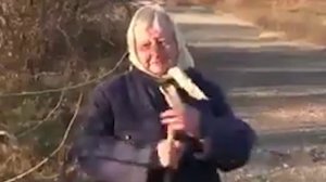 Жительница Донбасса, Раиса, прокляла до седьмого колена Порошенко и его семью.