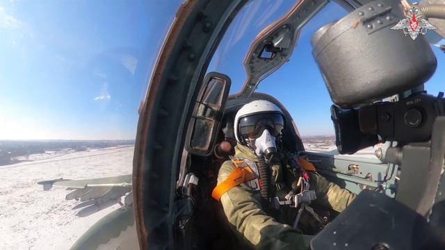 Экипажи штурмовиков Су-25 ВКС России нанесли ракетные авиационные удары по военным объектам ВСУ