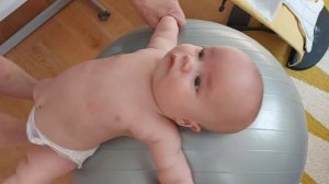25.05.21?♂️ физкультура для грудничка. Роб на фитболе. ?