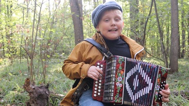 Актуально сейчас, как никогда! "Горит свечи огарочек" под гармонь