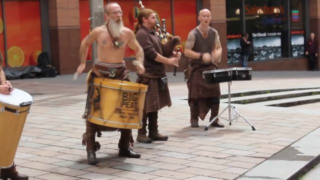 Clanadonia. Street concert of drummers in Glasgow.mp4