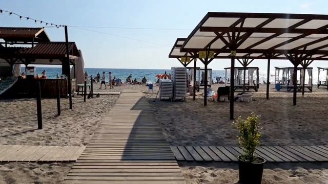 Центральный пляж в Поселке Штормовое