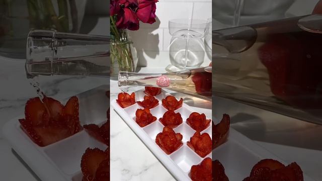 Клубничные розы в шампанском