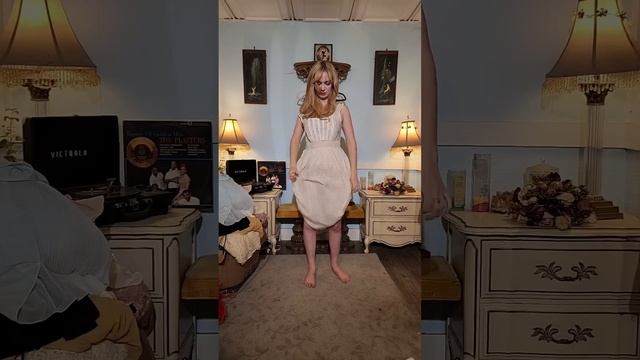 Dainty Rascal Vintage Try On Haul Part 10 - смотреть видео онлайн от ...