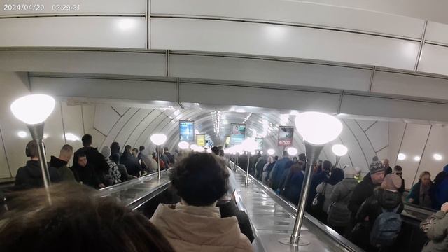 Рабочее утро в метро.