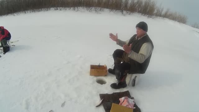 Весной на реке