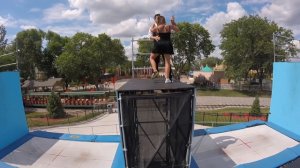 Парный танец на батутах