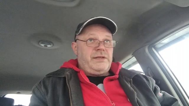 подклинивает