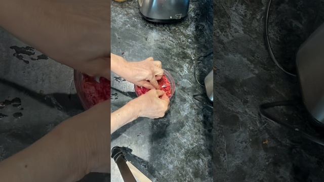 Обалденный салат из квашеной капусты и